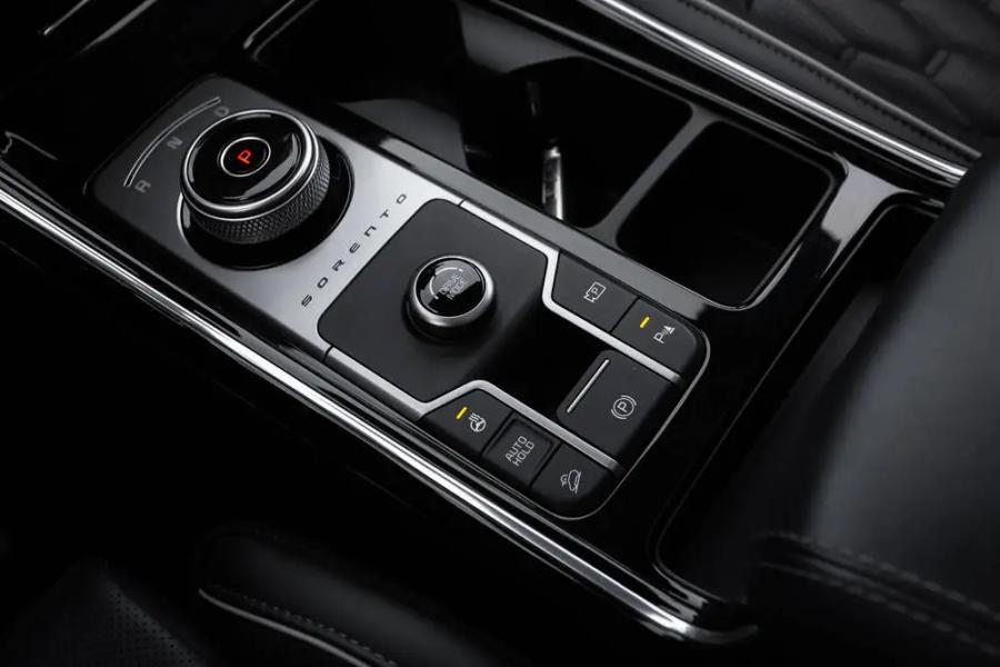 Balts Kia Sorento 2023 Jelgava, ar dzinēja tilpumu 1.60 L un nobraukumu 63 tūkst. km par 39900 €, foto 15 vietnē AUTOMOTO.COM.LV