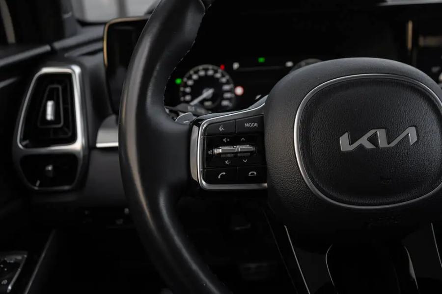 Balts Kia Sorento 2023 Jelgava, ar dzinēja tilpumu 1.60 L un nobraukumu 63 tūkst. km par 39900 €, foto 29 vietnē AUTOMOTO.COM.LV