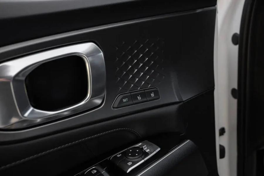 Balts Kia Sorento 2023 Jelgava, ar dzinēja tilpumu 1.60 L un nobraukumu 63 tūkst. km par 39900 €, foto 32 vietnē AUTOMOTO.COM.LV