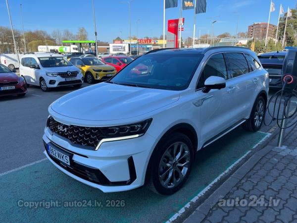 White Kia Sorento 2023 in Tallinn, with an engine capacity of 2.20 L and mileage of 43 thousand km for 44900 €, photo 6 on AUTOMOTO.COM.LV