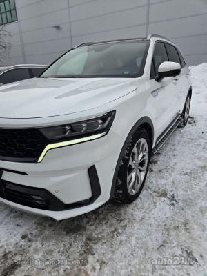 Balts Kia Sorento 2024 Tallina, ar dzinēja tilpumu 2.20 L un nobraukumu 26 tūkst. km par 47000 €, foto  vietnē AUTOMOTO.COM.LV