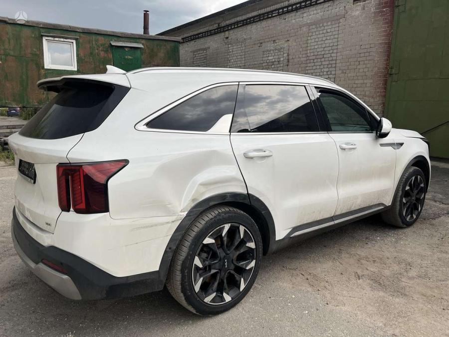 Balts Kia Sorento 2024 Viļņa, ar dzinēja tilpumu 2.15 L un nobraukumu 41 tūkst. km par 29900 €, foto 4 vietnē AUTOMOTO.COM.LV