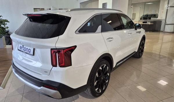 Белый Киа Соренто 2024 в Шяуляй, объемом двигателя 2.15 л и пробегом 69 тыс. км за 40900 €, фото 4 на AUTOMOTO.COM.LV