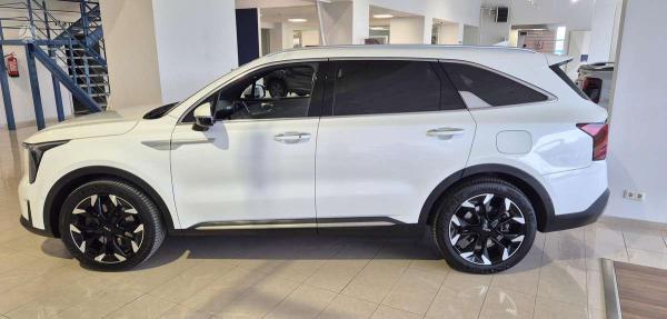White Kia Sorento 2024 in Siauliai, with an engine capacity of 2.15 L and mileage of 69 thousand km for 39900 €, photo 7 on AUTOMOTO.COM.LV