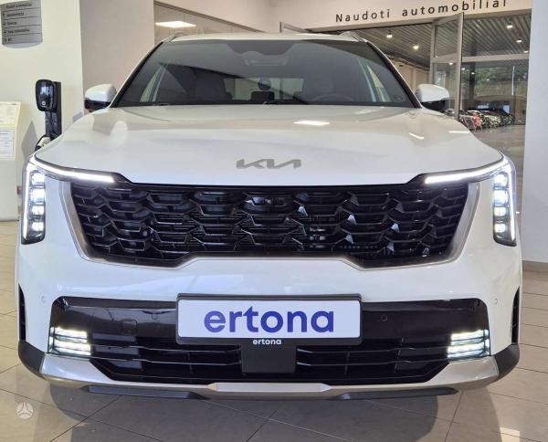White Kia Sorento 2024 in Siauliai, with an engine capacity of 2.15 L and mileage of 69 thousand km for 39900 €, photo 8 on AUTOMOTO.COM.LV