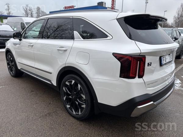 White Kia Sorento 2025 in Riga, with an engine capacity of 2.20 L and mileage of 19 thousand km for 55400 €, photo 4 on AUTOMOTO.COM.LV