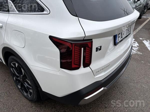 White Kia Sorento 2025 in Riga, with an engine capacity of 2.20 L and mileage of 19 thousand km for 55400 €, photo 7 on AUTOMOTO.COM.LV