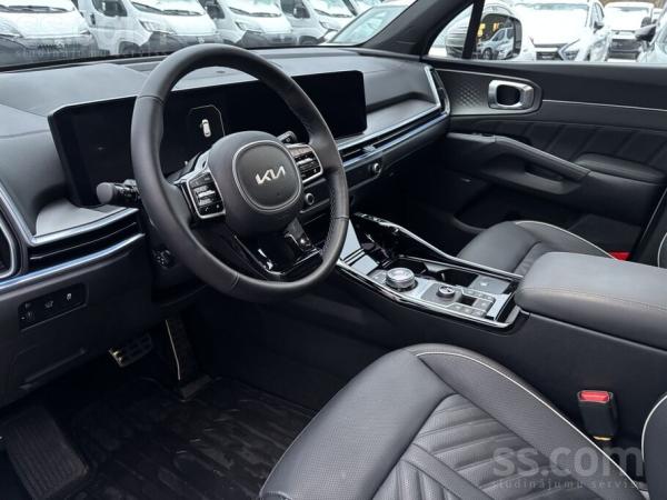 White Kia Sorento 2025 in Riga, with an engine capacity of 2.20 L and mileage of 19 thousand km for 55400 €, photo 9 on AUTOMOTO.COM.LV