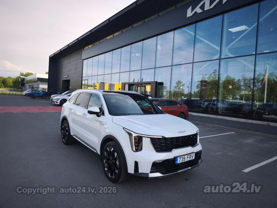 Balts Kia Sorento 2025 Tallina, ar dzinēja tilpumu 2.20 L un nobraukumu 27 tūkst. km par 54900 €, foto 1 vietnē AUTOMOTO.COM.LV