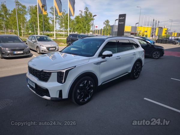 White Kia Sorento 2025 in Tallinn, with an engine capacity of 2.20 L and mileage of 27 thousand km for 54900 €, photo 3 on AUTOMOTO.COM.LV