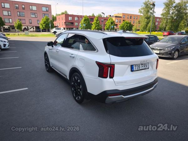 White Kia Sorento 2025 in Tallinn, with an engine capacity of 2.20 L and mileage of 27 thousand km for 54900 €, photo 4 on AUTOMOTO.COM.LV