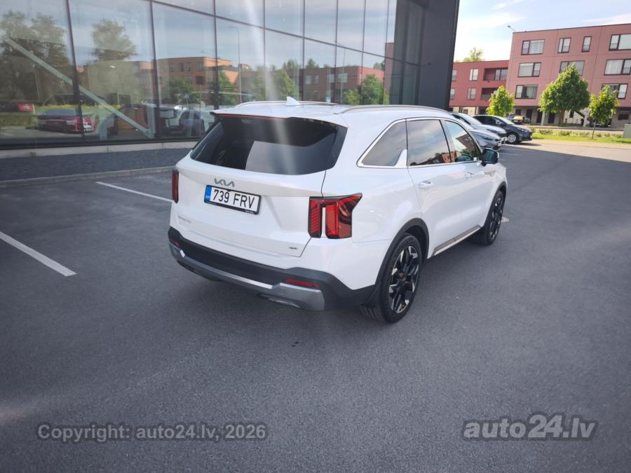 Balts Kia Sorento 2025 Tallina, ar dzinēja tilpumu 2.20 L un nobraukumu 27 tūkst. km par 54900 €, foto 6 vietnē AUTOMOTO.COM.LV
