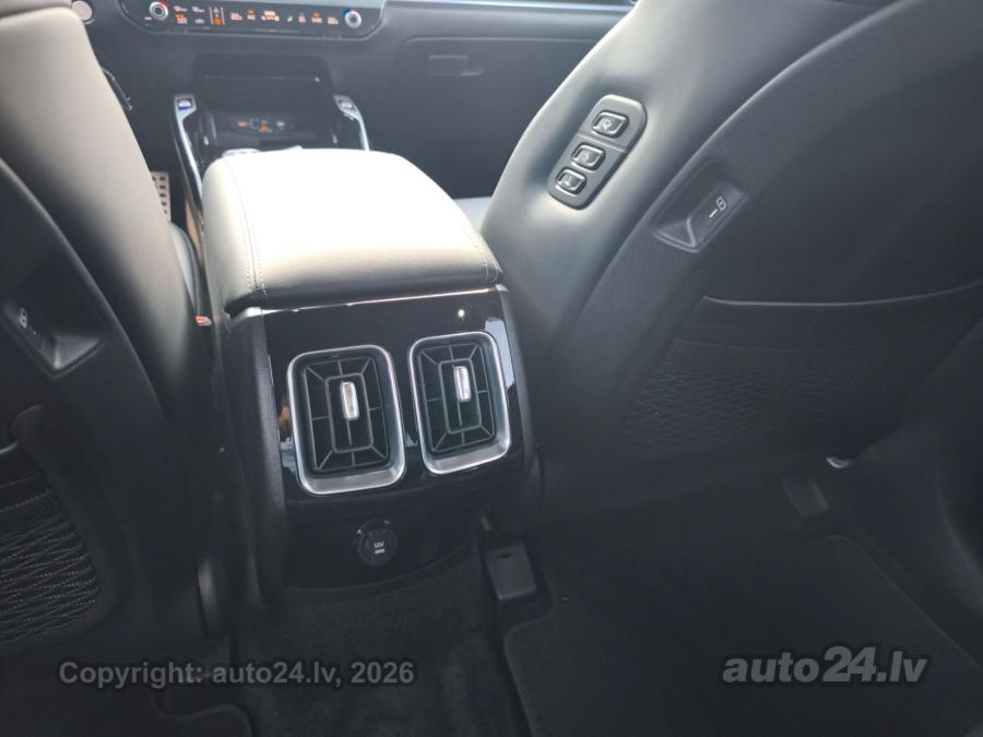 Balts Kia Sorento 2025 Tallina, ar dzinēja tilpumu 2.20 L un nobraukumu 27 tūkst. km par 54900 €, foto 11 vietnē AUTOMOTO.COM.LV