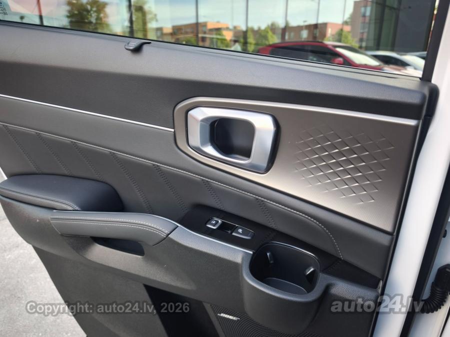 Balts Kia Sorento 2025 Tallina, ar dzinēja tilpumu 2.20 L un nobraukumu 27 tūkst. km par 54900 €, foto 12 vietnē AUTOMOTO.COM.LV