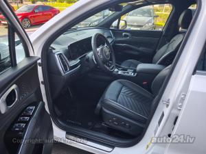 Balts Kia Sorento 2025 Tallina, ar dzinēja tilpumu 2.20 L un nobraukumu 27 tūkst. km par 54900 €, foto 14 vietnē AUTOMOTO.COM.LV