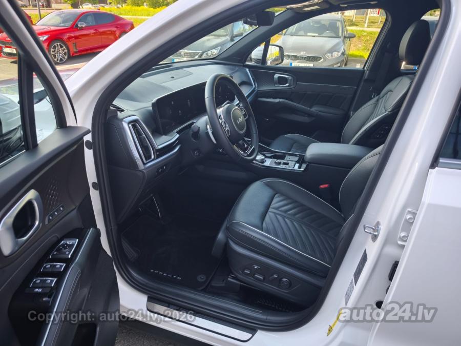 Balts Kia Sorento 2025 Tallina, ar dzinēja tilpumu 2.20 L un nobraukumu 27 tūkst. km par 54900 €, foto 14 vietnē AUTOMOTO.COM.LV