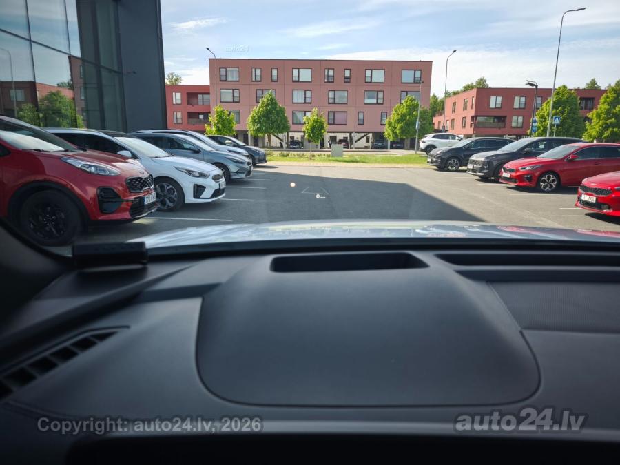 Balts Kia Sorento 2025 Tallina, ar dzinēja tilpumu 2.20 L un nobraukumu 27 tūkst. km par 54900 €, foto 17 vietnē AUTOMOTO.COM.LV