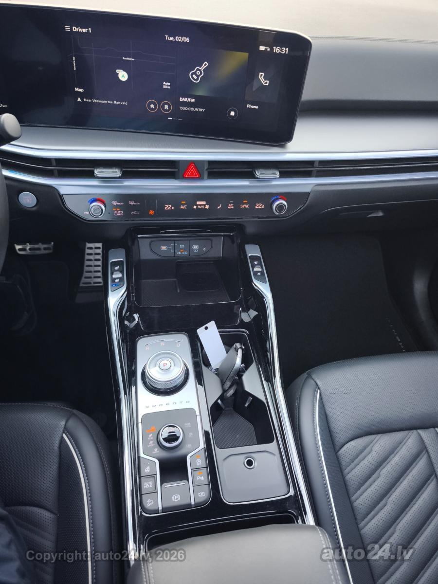 Balts Kia Sorento 2025 Tallina, ar dzinēja tilpumu 2.20 L un nobraukumu 27 tūkst. km par 54900 €, foto 18 vietnē AUTOMOTO.COM.LV