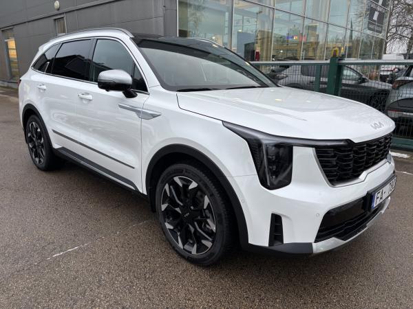 Balts Kia Sorento 2025 Rīga, ar dzinēja tilpumu 2.20 L un nobraukumu 21 tūkst. km par 5540000 €, foto 1 vietnē AUTOMOTO.COM.LV