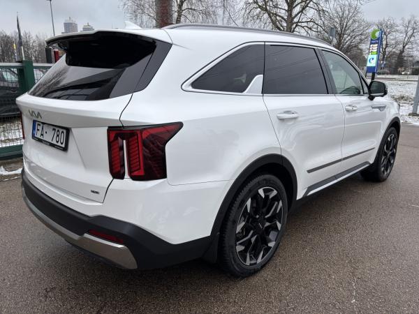 Balts Kia Sorento 2025 Rīga, ar dzinēja tilpumu 2.20 L un nobraukumu 21 tūkst. km par 5540000 €, foto 2 vietnē AUTOMOTO.COM.LV