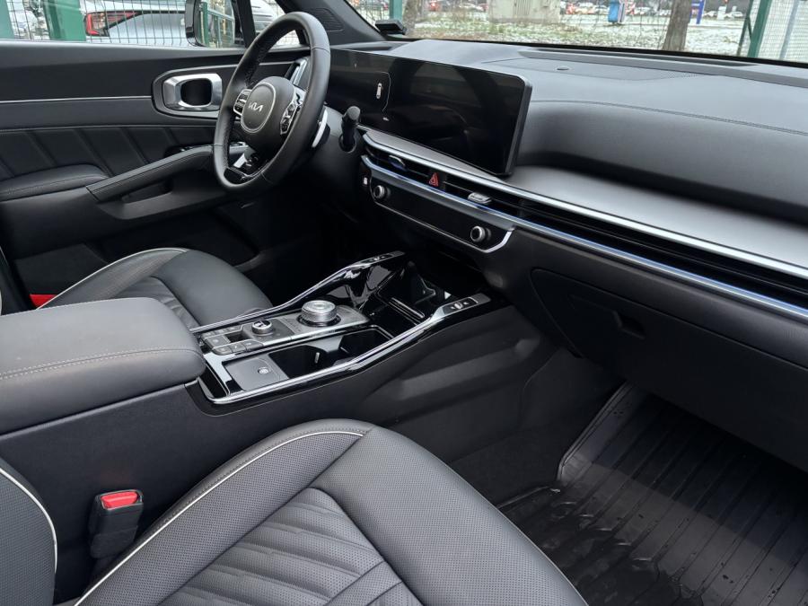 Balts Kia Sorento 2025 Rīga, ar dzinēja tilpumu 2.20 L un nobraukumu 21 tūkst. km par 5540000 €, foto 10 vietnē AUTOMOTO.COM.LV
