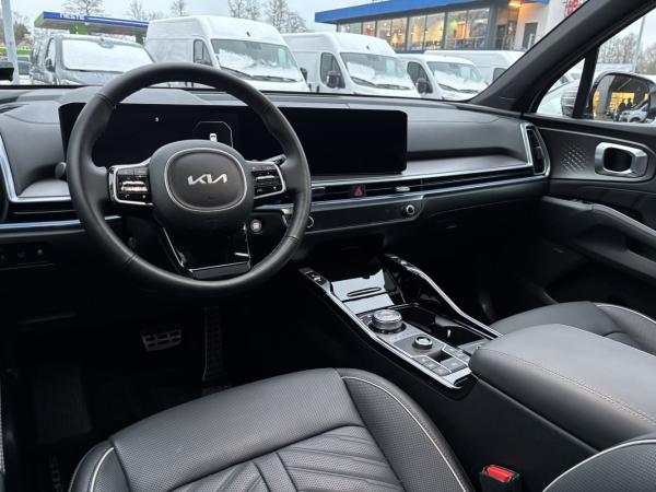 Balts Kia Sorento 2025 Rīga, ar dzinēja tilpumu 2.20 L un nobraukumu 21 tūkst. km par 5540000 €, foto 10 vietnē AUTOMOTO.COM.LV