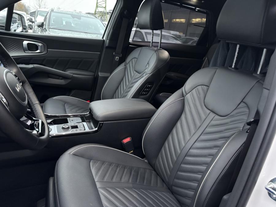 Balts Kia Sorento 2025 Rīga, ar dzinēja tilpumu 2.20 L un nobraukumu 21 tūkst. km par 5540000 €, foto 13 vietnē AUTOMOTO.COM.LV