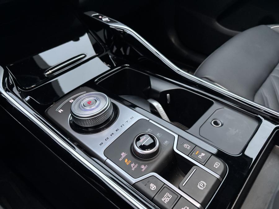 Balts Kia Sorento 2025 Rīga, ar dzinēja tilpumu 2.20 L un nobraukumu 21 tūkst. km par 5540000 €, foto 21 vietnē AUTOMOTO.COM.LV
