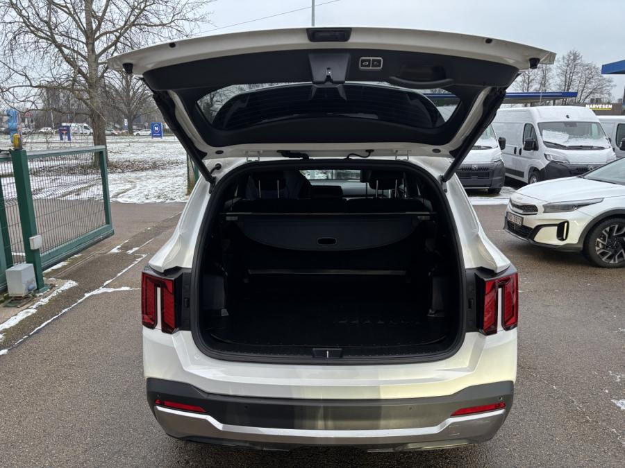 Balts Kia Sorento 2025 Rīga, ar dzinēja tilpumu 2.20 L un nobraukumu 21 tūkst. km par 5540000 €, foto 27 vietnē AUTOMOTO.COM.LV