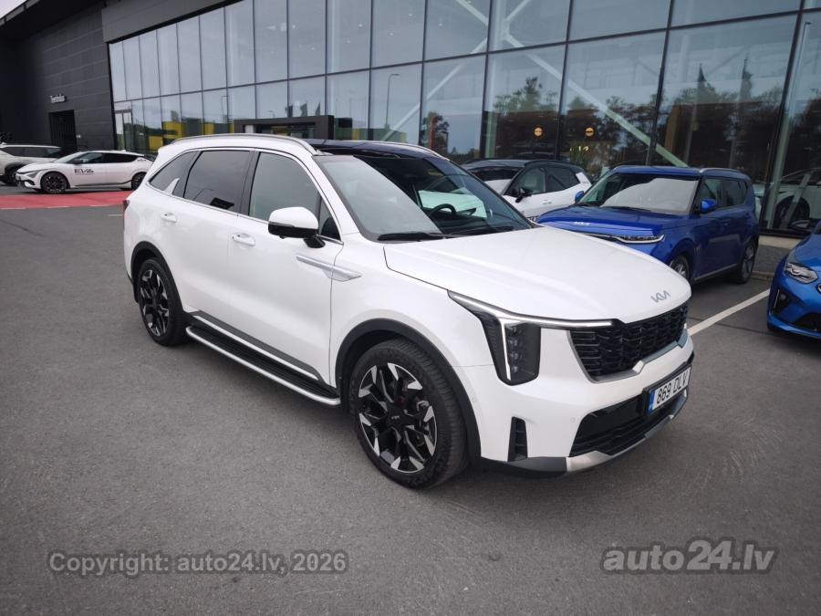 Balts Kia Sorento 2025 Tallina, ar dzinēja tilpumu 2.20 L un nobraukumu 49 tūkst. km par 50490 €, foto 1 vietnē AUTOMOTO.COM.LV