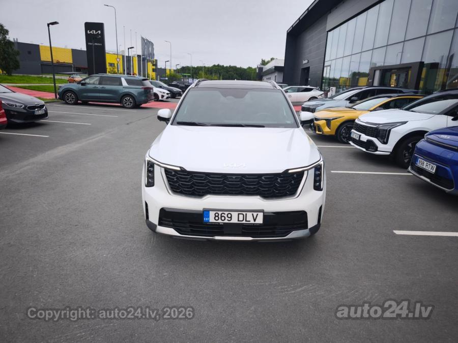 Balts Kia Sorento 2025 Tallina, ar dzinēja tilpumu 2.20 L un nobraukumu 49 tūkst. km par 50490 €, foto 3 vietnē AUTOMOTO.COM.LV