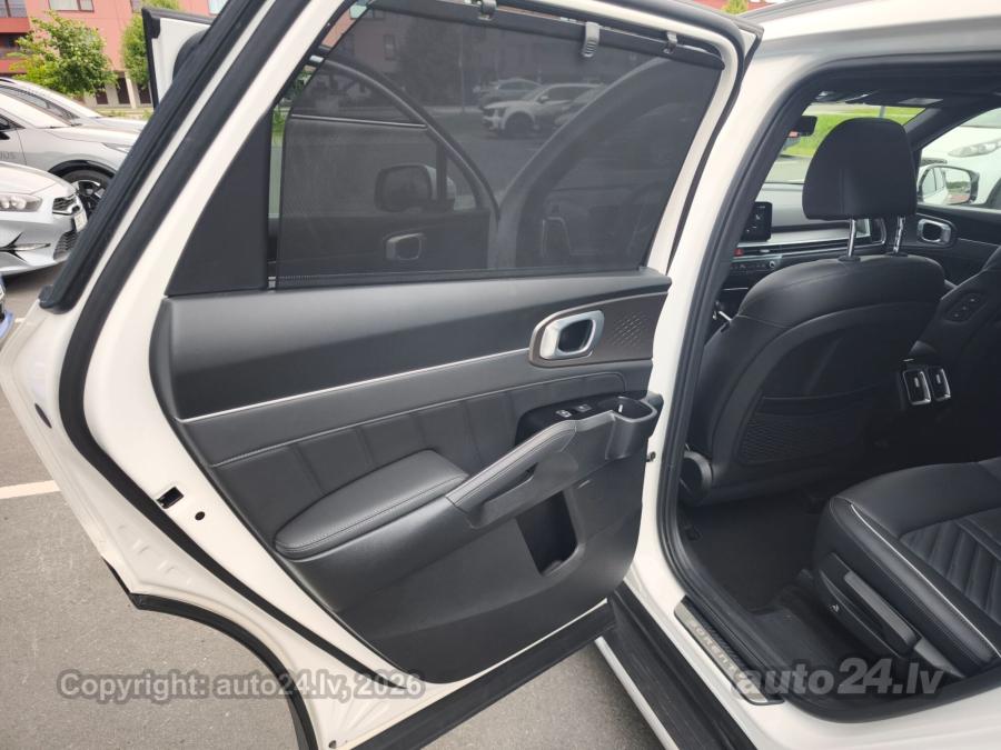Balts Kia Sorento 2025 Tallina, ar dzinēja tilpumu 2.20 L un nobraukumu 49 tūkst. km par 50490 €, foto 8 vietnē AUTOMOTO.COM.LV