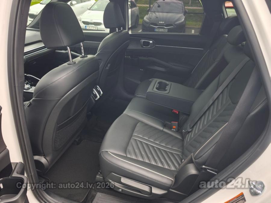 Balts Kia Sorento 2025 Tallina, ar dzinēja tilpumu 2.20 L un nobraukumu 49 tūkst. km par 50490 €, foto 9 vietnē AUTOMOTO.COM.LV