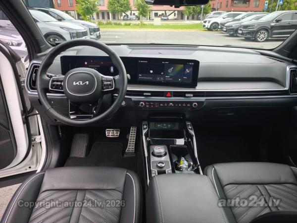 White Kia Sorento 2025 in Tallinn, with an engine capacity of 2.20 L and mileage of 49 thousand km for 50490 €, photo 9 on AUTOMOTO.COM.LV