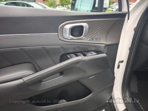Balts Kia Sorento 2025 Tallina, ar dzinēja tilpumu 2.20 L un nobraukumu 49 tūkst. km par 50490 €, foto 12 vietnē AUTOMOTO.COM.LV