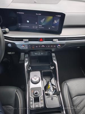 Balts Kia Sorento 2025 Tallina, ar dzinēja tilpumu 2.20 L un nobraukumu 49 tūkst. km par 50490 €, foto 15 vietnē AUTOMOTO.COM.LV