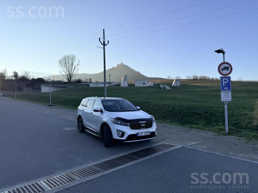 Balts Kia Sorento 2015 Rīga, ar dzinēja tilpumu 2.20 L un nobraukumu 248 tūkst. km par 13500 €, foto 7 vietnē AUTOMOTO.COM.LV