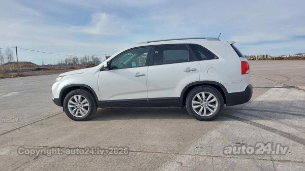 Balts Kia Sorento 2012 Tartu, ar dzinēja tilpumu 2.00 L un nobraukumu 279 tūkst. km par 8990 €, foto 6 vietnē AUTOMOTO.COM.LV