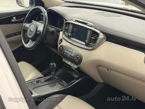 Balts Kia Sorento 2015 Tallina, ar dzinēja tilpumu 2.20 L un nobraukumu 164 tūkst. km par 18900 €, foto 3 vietnē AUTOMOTO.COM.LV