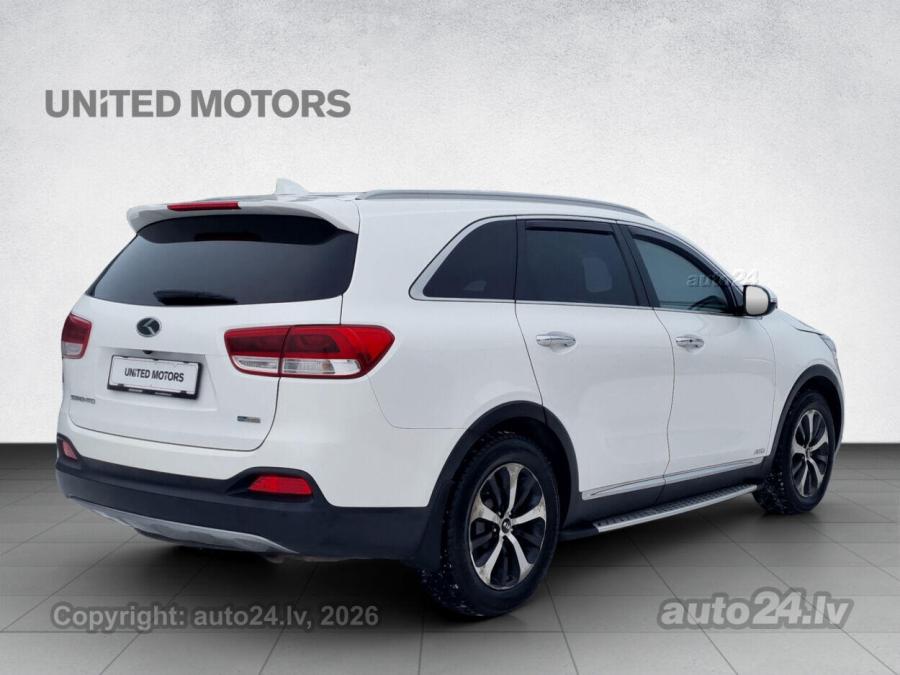 White Kia Sorento 2017 in Johvi, with an engine capacity of 2.20 L and mileage of 196 thousand km for 12900 €, photo 3 on AUTOMOTO.COM.LV