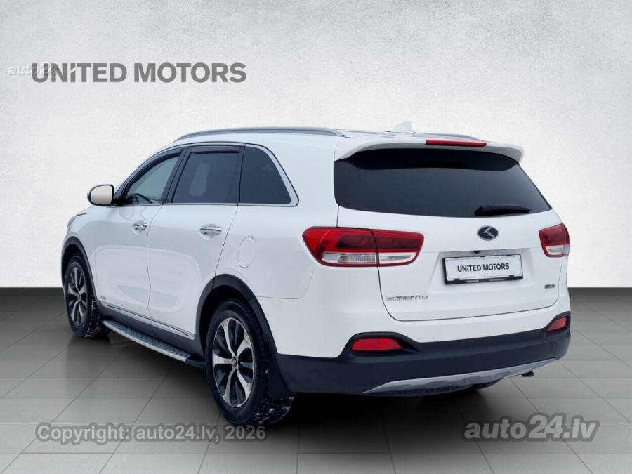 White Kia Sorento 2017 in Johvi, with an engine capacity of 2.20 L and mileage of 196 thousand km for 12900 €, photo 4 on AUTOMOTO.COM.LV