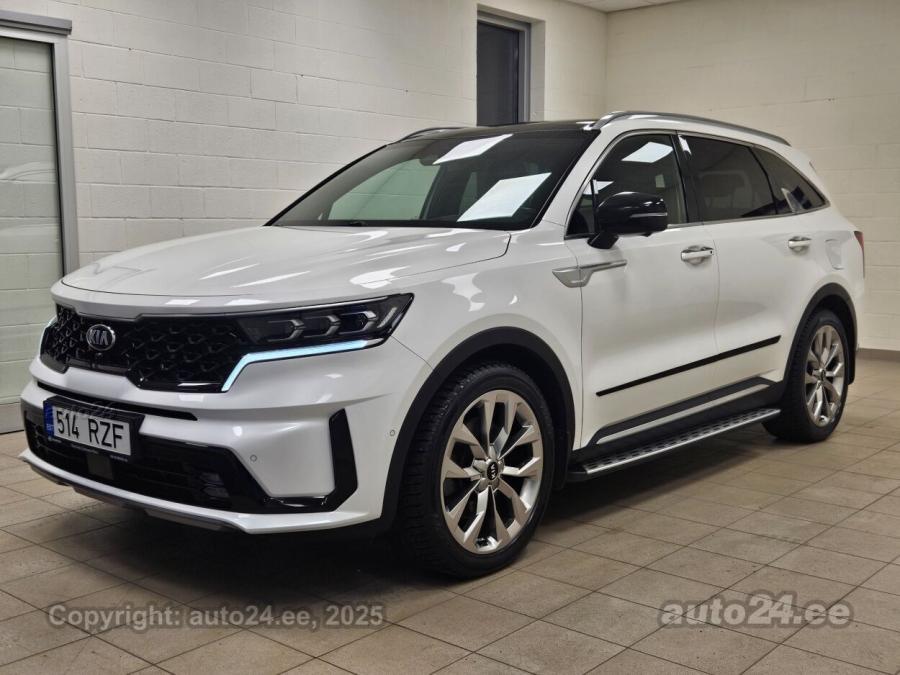 White Kia Sorento 2020 in Parnu, with an engine capacity of 2.20 L and mileage of 138 thousand km for 34900 €, photo 1 on AUTOMOTO.COM.LV