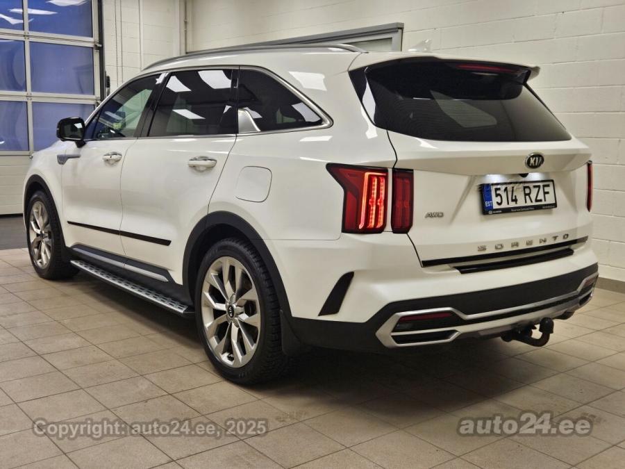 White Kia Sorento 2020 in Parnu, with an engine capacity of 2.20 L and mileage of 138 thousand km for 34900 €, photo 4 on AUTOMOTO.COM.LV