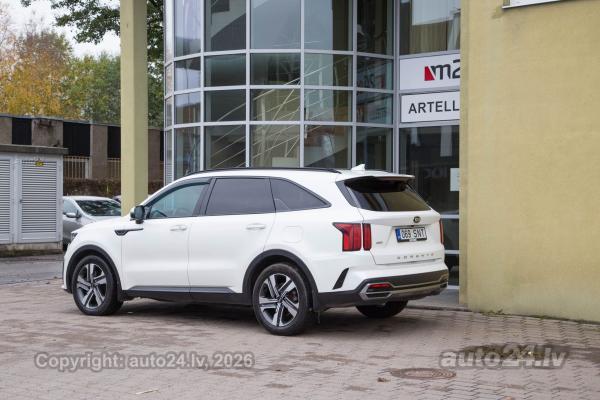 White Kia Sorento 2020 in Tallinn, with an engine capacity of 2.20 L and mileage of 164 thousand km for 27450 €, photo 8 on AUTOMOTO.COM.LV