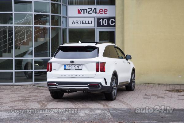White Kia Sorento 2020 in Tallinn, with an engine capacity of 2.20 L and mileage of 164 thousand km for 27450 €, photo 9 on AUTOMOTO.COM.LV