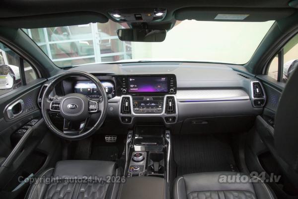 White Kia Sorento 2020 in Tallinn, with an engine capacity of 2.20 L and mileage of 164 thousand km for 27450 €, photo 10 on AUTOMOTO.COM.LV