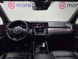 White Kia Sorento 2021 in Tallinn, with an engine capacity of 2.20 L and mileage of 115 thousand km for 34900 €, photo 9 on AUTOMOTO.COM.LV