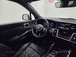 White Kia Sorento 2021 in Tallinn, with an engine capacity of 2.20 L and mileage of 115 thousand km for 34900 €, photo 15 on AUTOMOTO.COM.LV