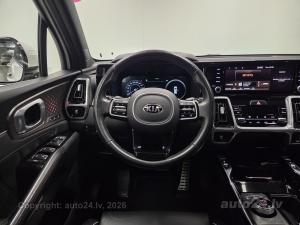 White Kia Sorento 2021 in Tallinn, with an engine capacity of 2.20 L and mileage of 115 thousand km for 34900 €, photo 16 on AUTOMOTO.COM.LV