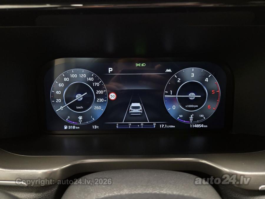 White Kia Sorento 2021 in Tallinn, with an engine capacity of 2.20 L and mileage of 115 thousand km for 34900 €, photo 17 on AUTOMOTO.COM.LV